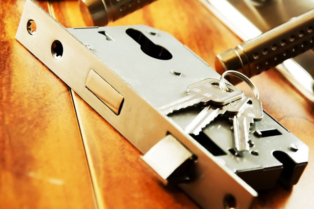 7 Entrance Door Lock Problems and How To Fix Them Quickly